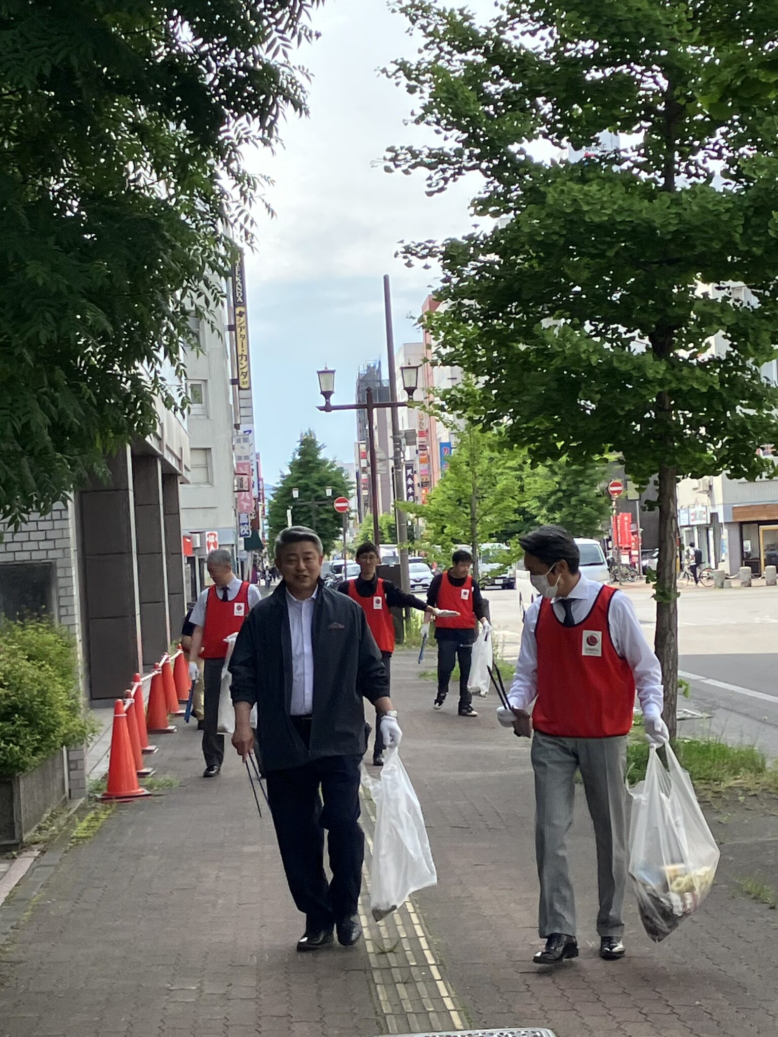 6/13 JSA中核会 北北海道支部清掃活動 | 株式会社インベストほけん